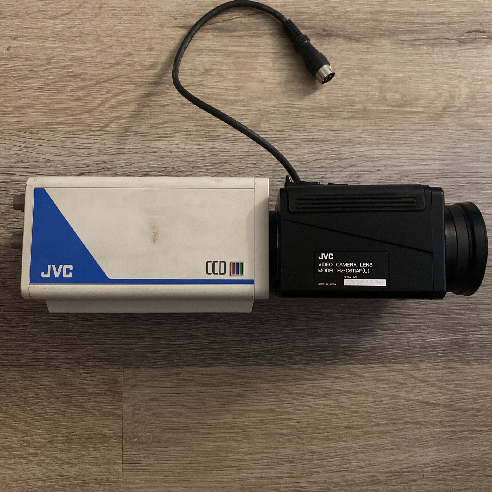 JVC TK-870U CCD RGB COLOR VIDEO CAMERA 12VDC AF Zoom LENS HZ-C611AF(U ...