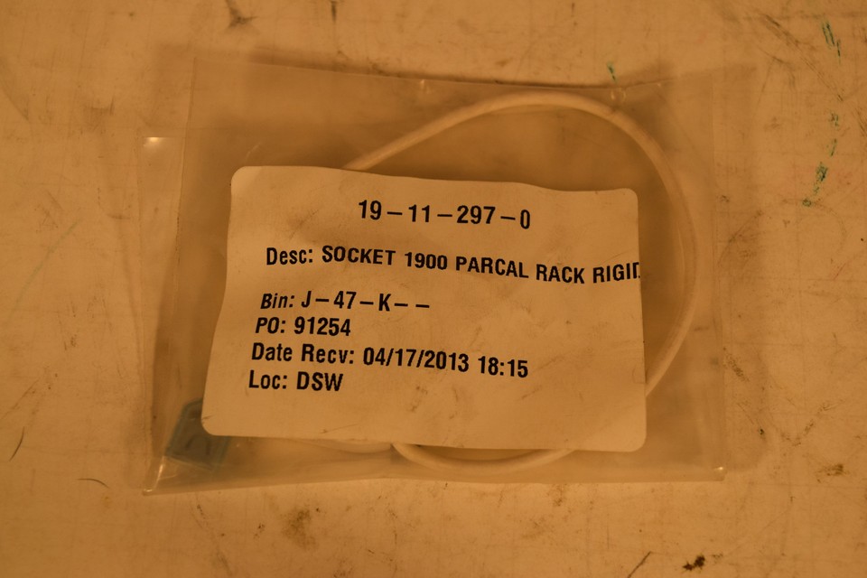 MCI 1900 Bus Socket-Fastened to Bracket 7J-8-61 Leviton 458 | eBay