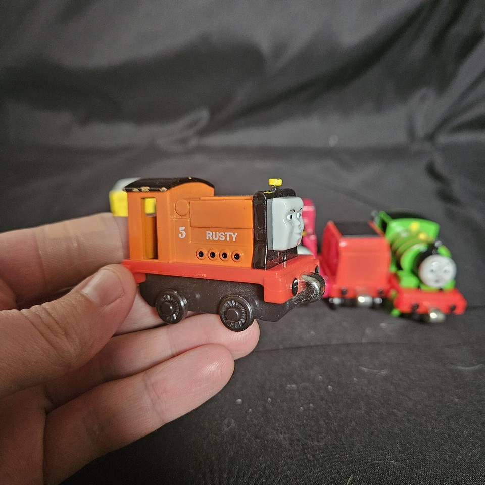 5 Vintage Thomas The Train Tank Engine And 2 Carts 2004 Molly Thomas ...