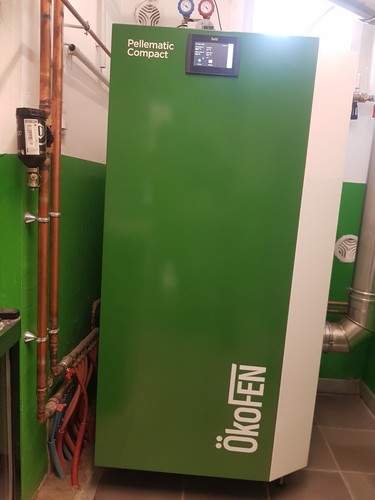 Okofen Chaudiere pellematic compact verte 12KVA + silo 10 sacs de 15 kg ...
