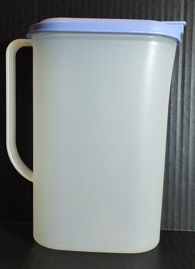 Tupperware Slim Line 2 Quart Pitcher Clear Light Blue Flip lid 2009B-1 ...