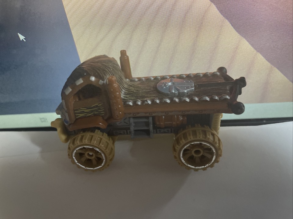 2014 Hot Wheels - Star Wars Chewbacca Vehicle - CGW39 - Brown MATTEL ...