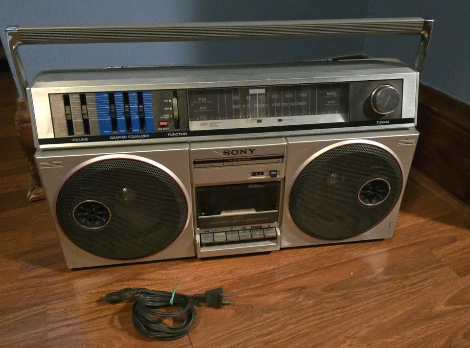 Sony Boom Box Stereo Cassette-Corder FM AM Radio + Tape Plyr CFS-500 ...