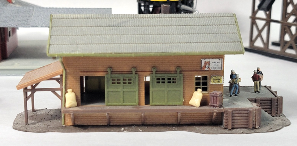 N Scale - Lot of 8 Trackside Buildings - Station, Coaling Tower, Water ...