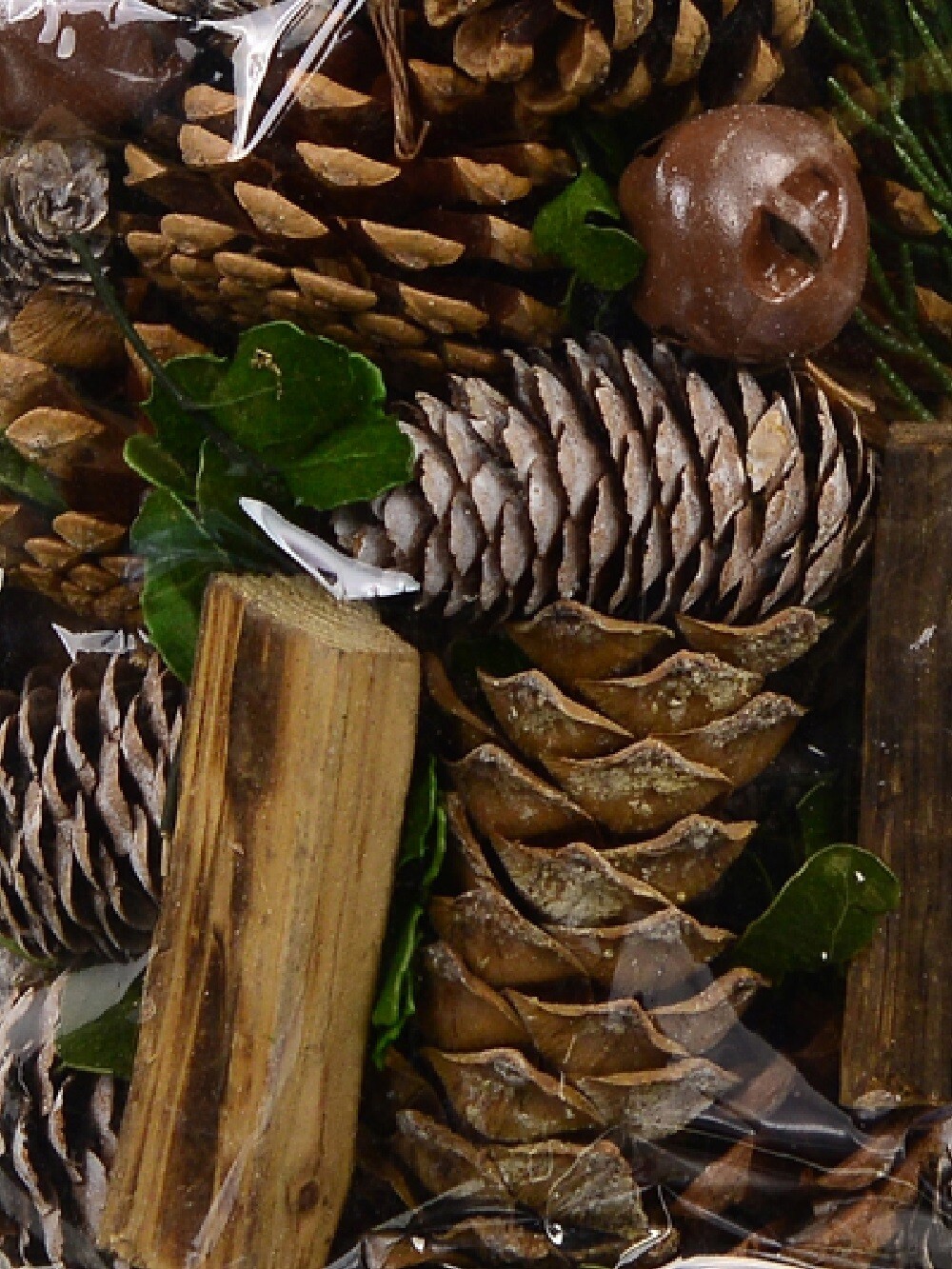 Natural Pine Cones, Wood Chunks, Stars, Bells & Berries Decoration Mix ...