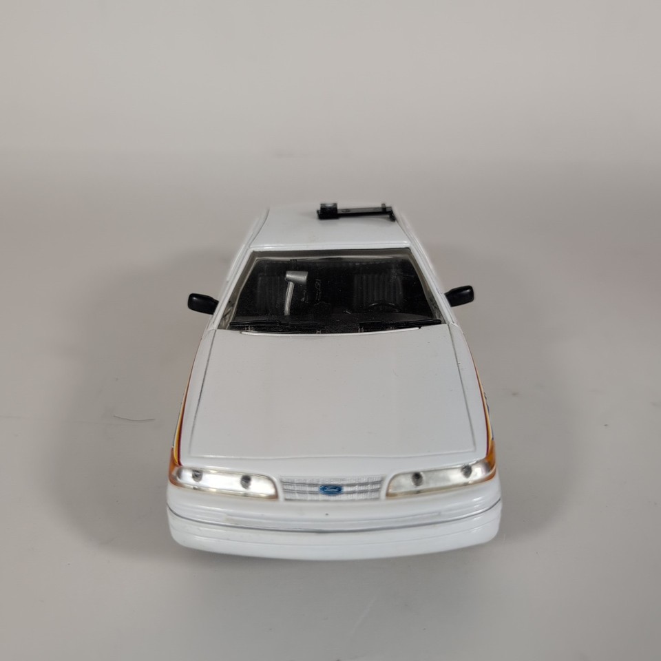 Ford Crown Victoria RCMP Police 1:24 Diecast 10K Limited Siren Bar ...