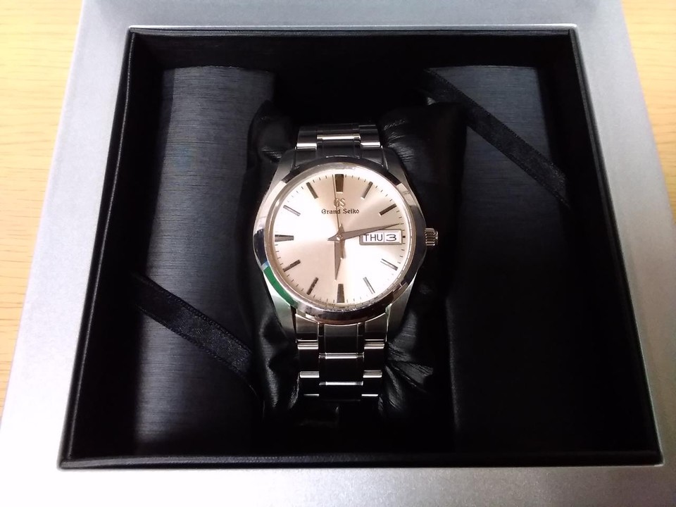 GRAND SEIKO Day Date Quartz Watch Model Number SBGT235 SEIKO | eBay