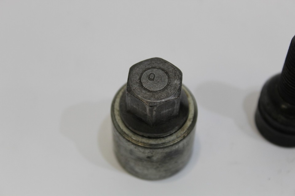 Audi A6 4F C6 Rotating Collar Locking Wheel Nuts Bolts Set With Key ...