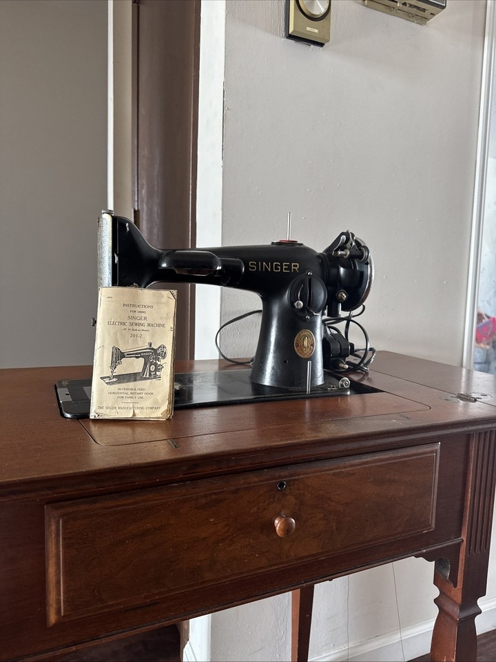 1948 Vintage Singer 201-K Sewing Machine in Cabinet with stool ...