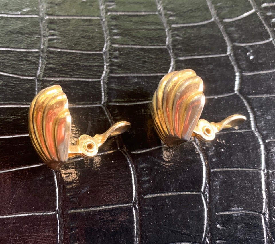 VTG Monet Earrings Clip-on Gold Tone Scallop Shell Seashell Beach Ocean ...