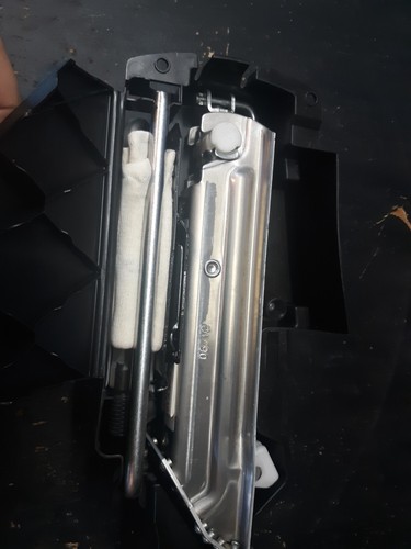 2006 - 2012 MERCEDES C 250 300 350 W204 SPARE TIRE JACK ASSEMBLY OEM ...
