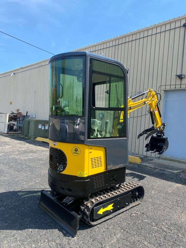 FREE SHIPPING Mini Excavator 1.15 Ton 13.5hp EPA ERTFD Engine BRIGGS ...