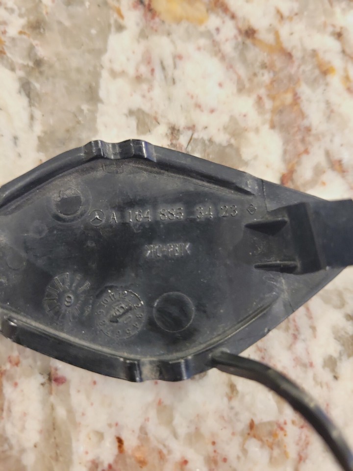 09-11 Mercedes Front Bumper Tow Cap Cover ML-320 350 450 550 63 164-885 ...