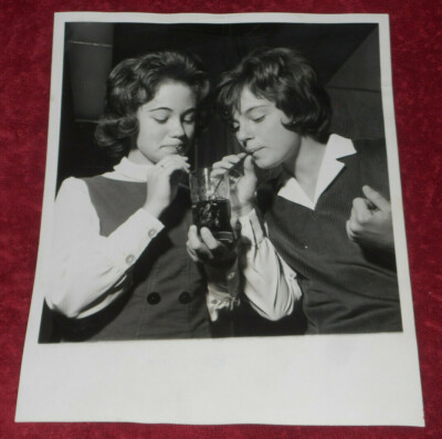 1963 Press Photo NASA Astronaut Gordon Cooper Daughters Drink Soda | eBay