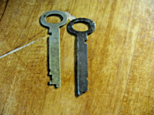 SARGENT & GREENLEAF LOT (2) NON FERROUS FLAT KEYS 1 3/4'' OVERALL ...