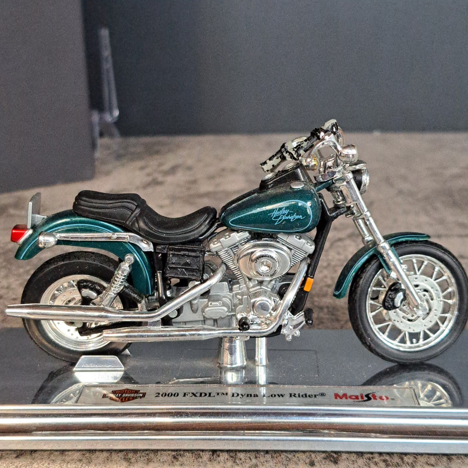 Maisto Harley Davidson Dyna Low Rider Motorcycle 1:18 Diecast Metallic ...