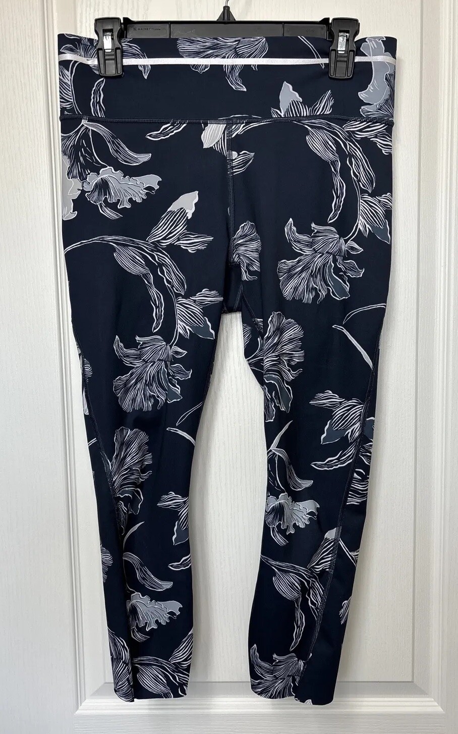 ATHLETA SONIC REFLECTIVE DETAILS CAPRI PANT Blue Flor… - Gem