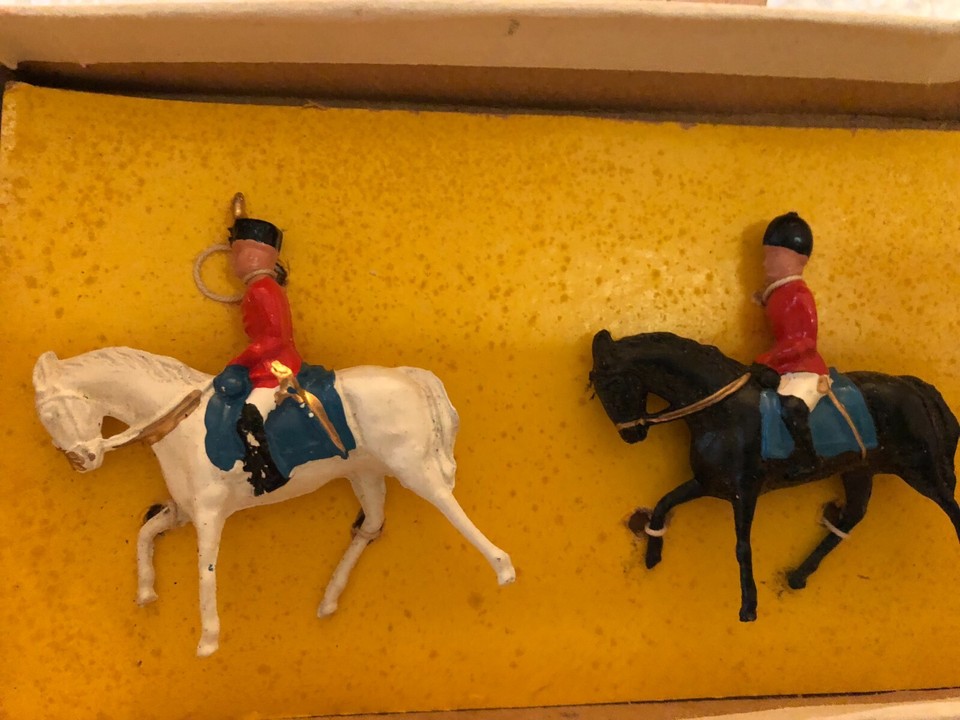 6 MOUNTED LEAD ENGLISH HORSEMEN WITH OLD BOX | eBay