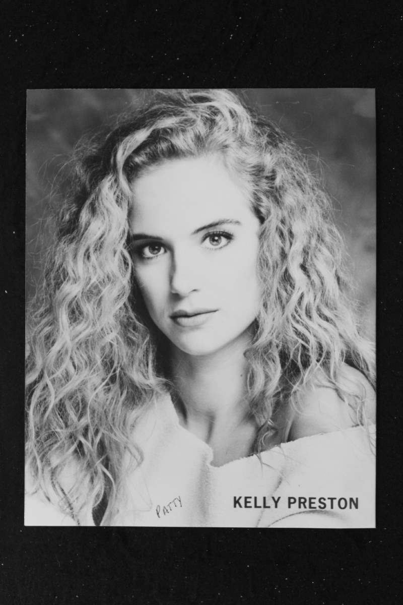 Kelly Preston - Signed Autograph and Headshot Photo set - Jerry Maguire ...