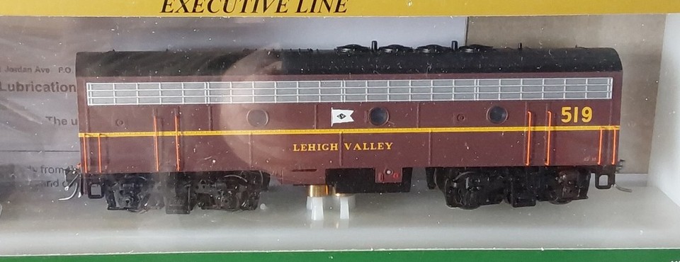 Bowser HO Scale F-7 F7 AB Lehigh Valley Diesel Locomotive Engine w/DCC ...