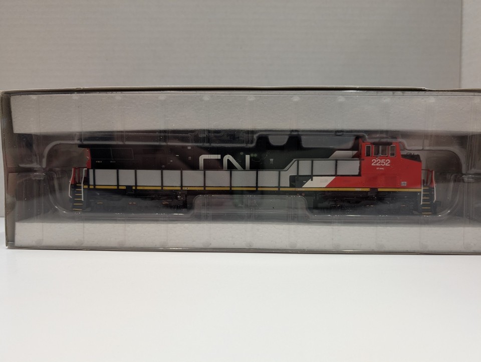 HO Scale InterMountain CN Canadian Nationa ES44DC DCC & Sound #2252 ...