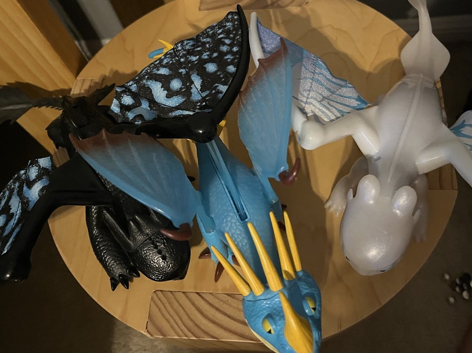 How to Train Your Dragon Hidden World | Deluxe | Toothless Light Fury ...