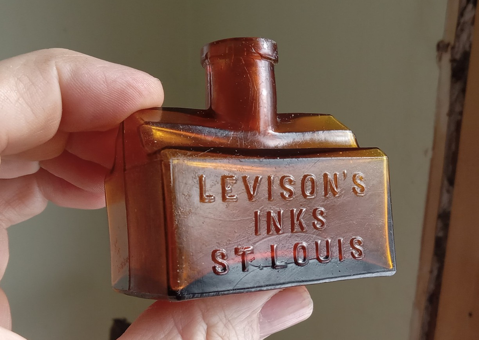 LEVISON'S INKS ST.LOUIS 1880s AMBER CABIN COTTAGE SHAPE PENREST INK ...