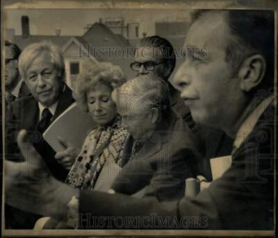 1974 Press Photo New York Governor Malcolm Wilson at Newhouse School ...