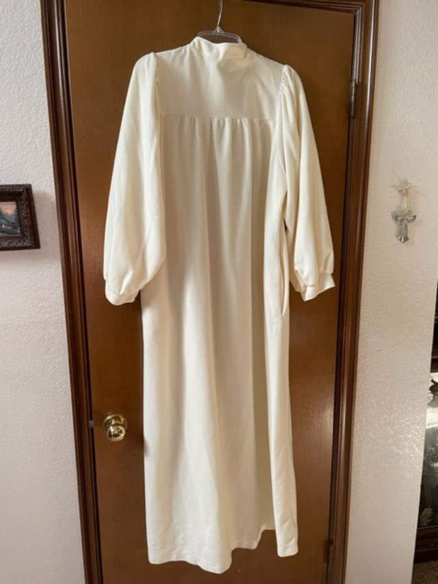 WOMANS LONG ZIPPERED CREAM ROBE MISS ELAINE XL W/CALLA LILY EMBROIDERY ...