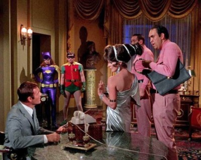 JOAN COLLINS - 10" X 8" Colour Photograph BATMAN - WAIL OF THE SIREN ...