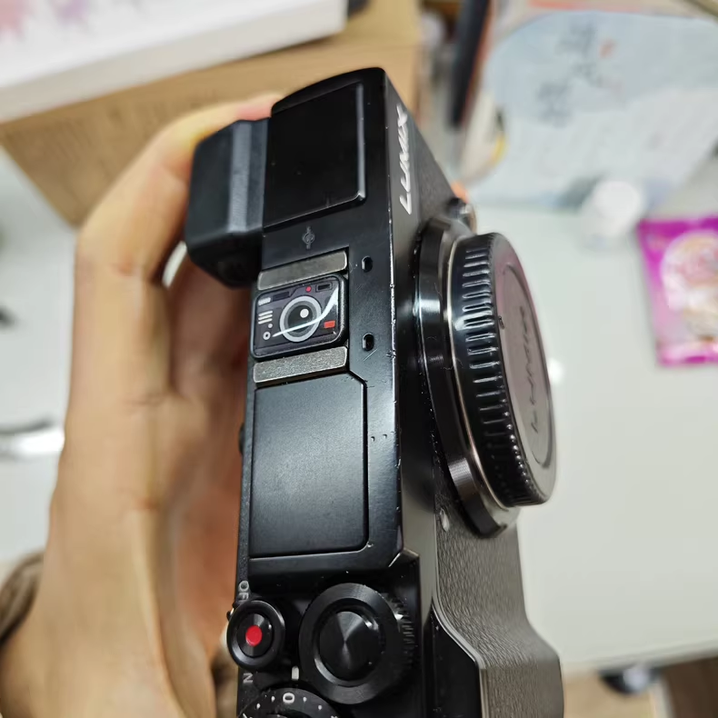 Panasonic Lumix DC-GX9 20.3MP Flip Screen WiFi Bluetooth Mirrorless ...