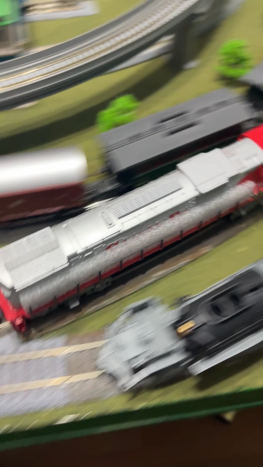 Tyco HO Santa Fe Loco 1102 - Lighted - Noisy, wheels may need align ...