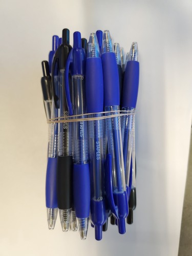 Staples Universal Retractable Ballpoint Pen Black Blue Ink 0.7mm 36 ...