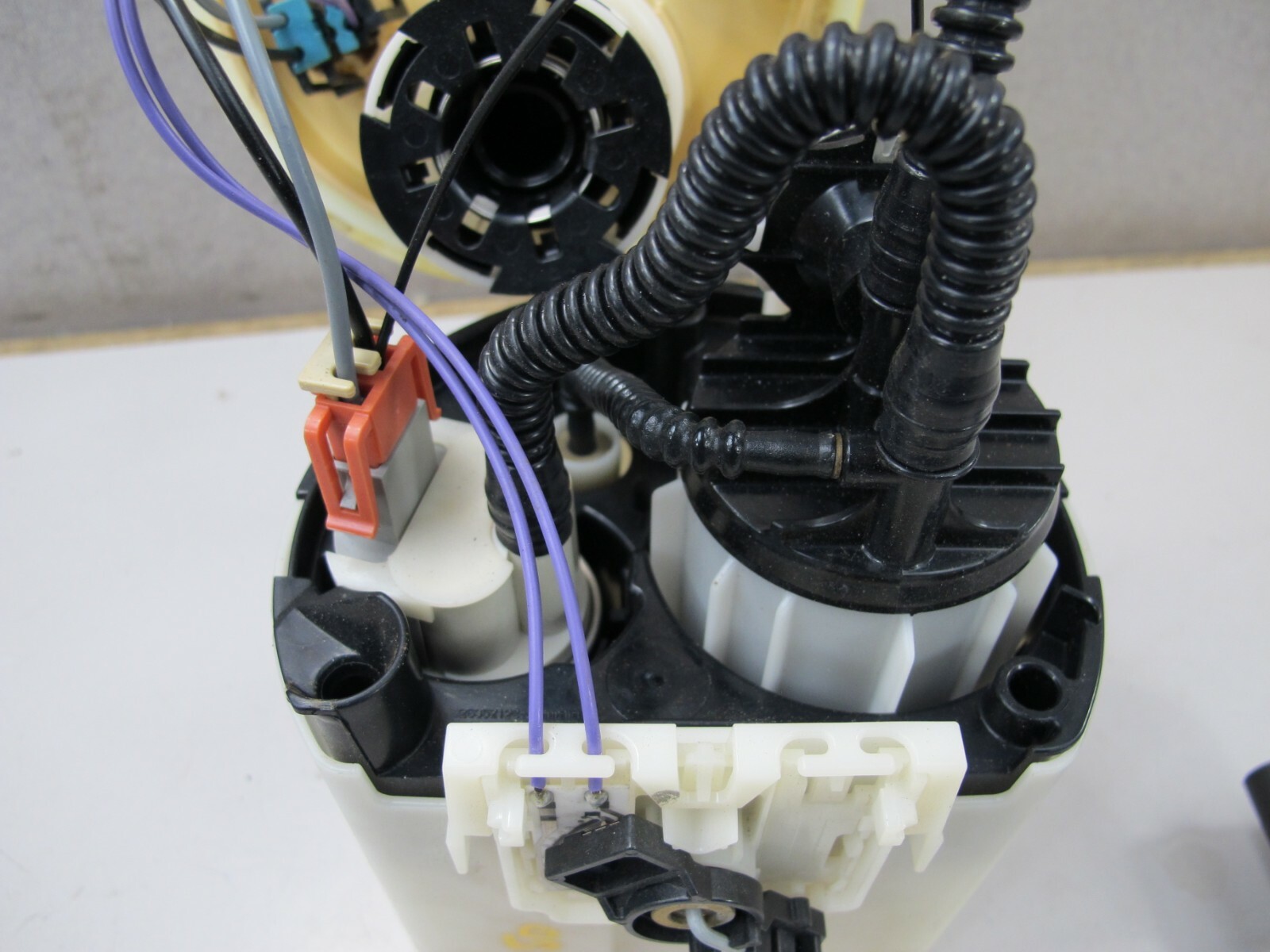 2009-2014 FORD F150 SUPERCAB TANK MOUNTED FUEL GAS PUMP ASSEMBLY AL34 ...