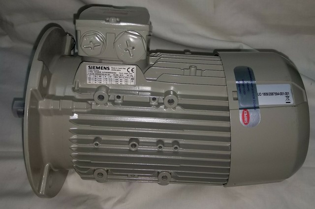 Siemens 1LE10030DB322GB4 SIMOTICS GP MOTOR TYPE 1AV3083B LOW-VOLTAGE ...