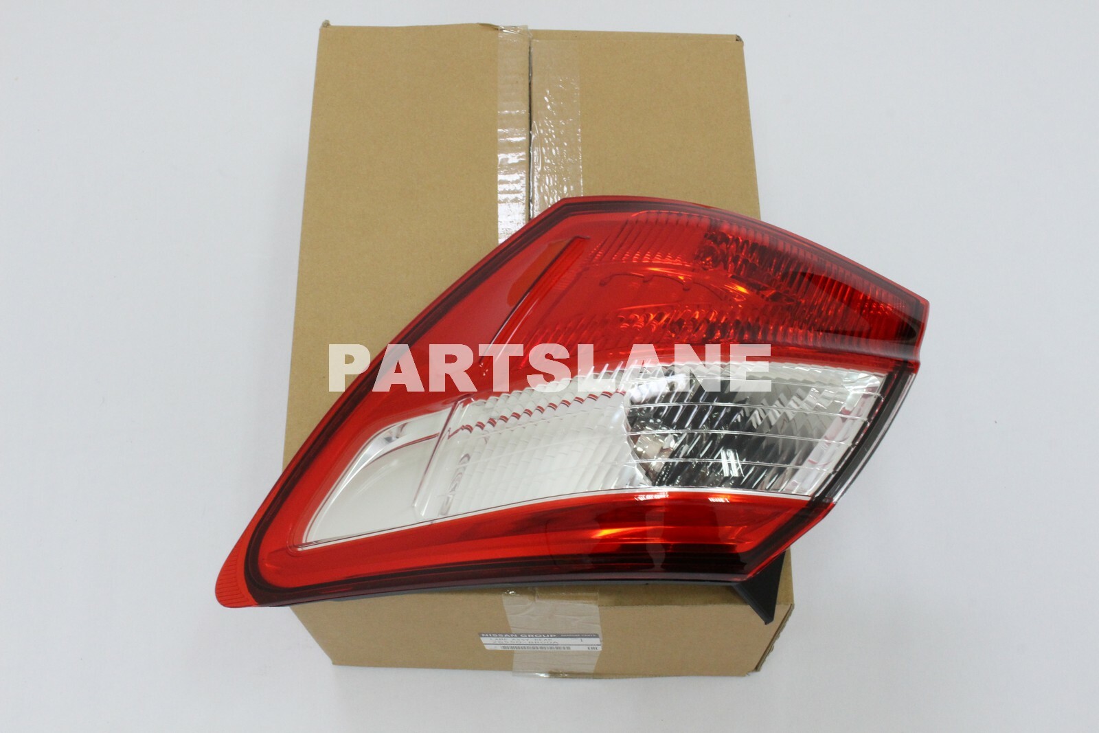 26550BR00A+Genuine+Nissan+Lamp+Assy-rear+Combination+RH+26550-br00a for ...