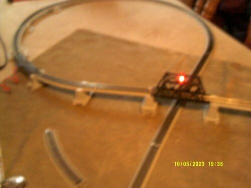N SCALE FIGURE 8 BACHMANN EZ TRACK WITH BLINKING BRIDGE MODEL POWER ...