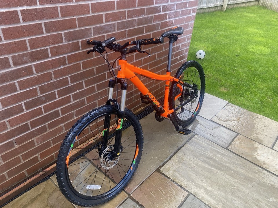 Voodoo Nzumbi Junior Mountain Bike 26" Wheels, 9-Speed, Disc Brakes ...