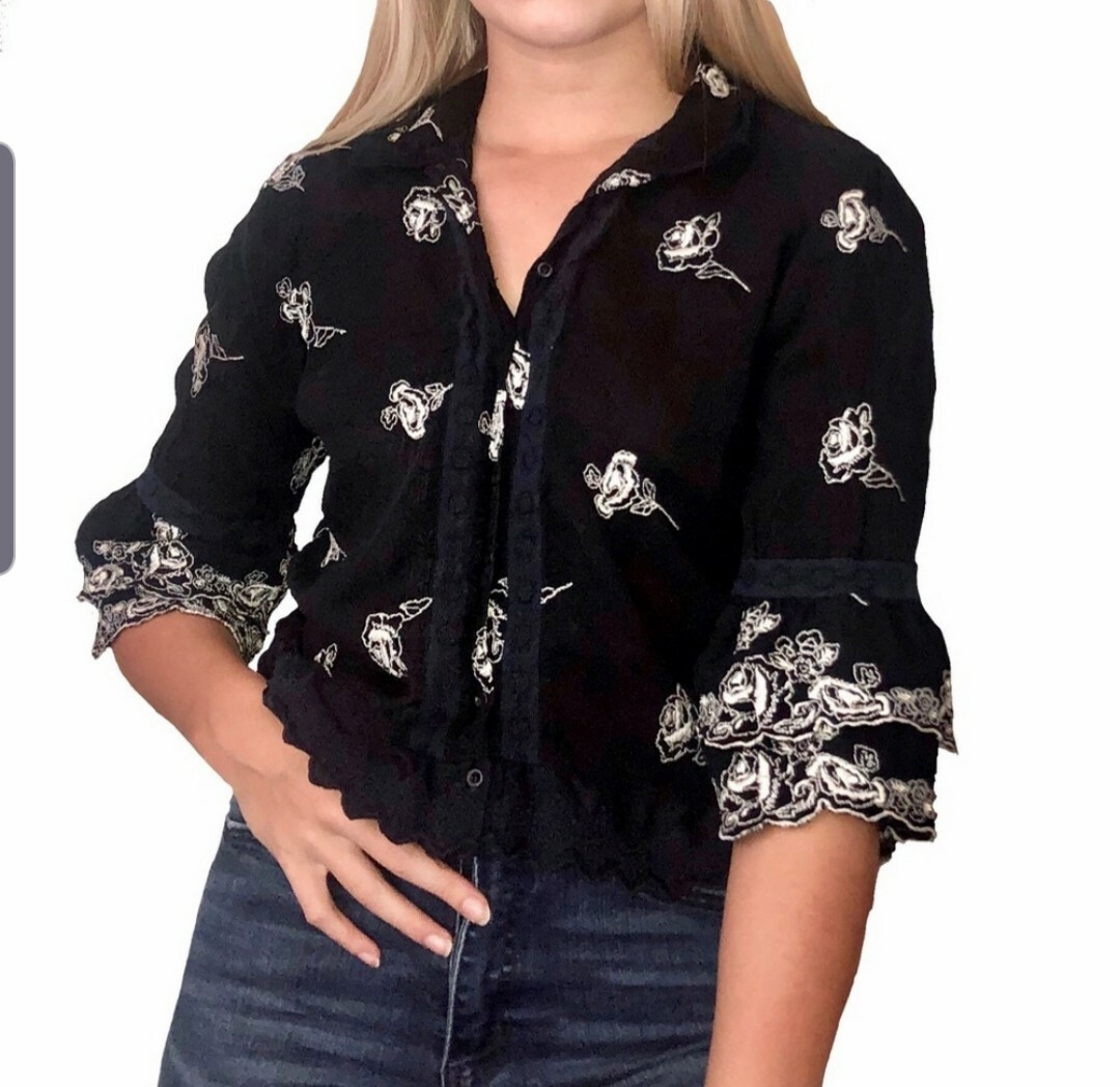 Johnny Was black &,white rose embroidered blouse Size… - Gem