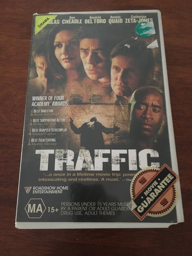 TRAFFIC - MICHAEL DOUGLAS & CATHERINE ZETA JONES - VHS VIDEO TAPE (BIG ...