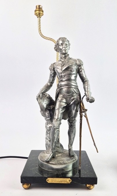 RARE VINTAGE DUKE OF WELLINGTON TABLE LAMP/DESK LAMP BATTLE OF WATERLOO ...