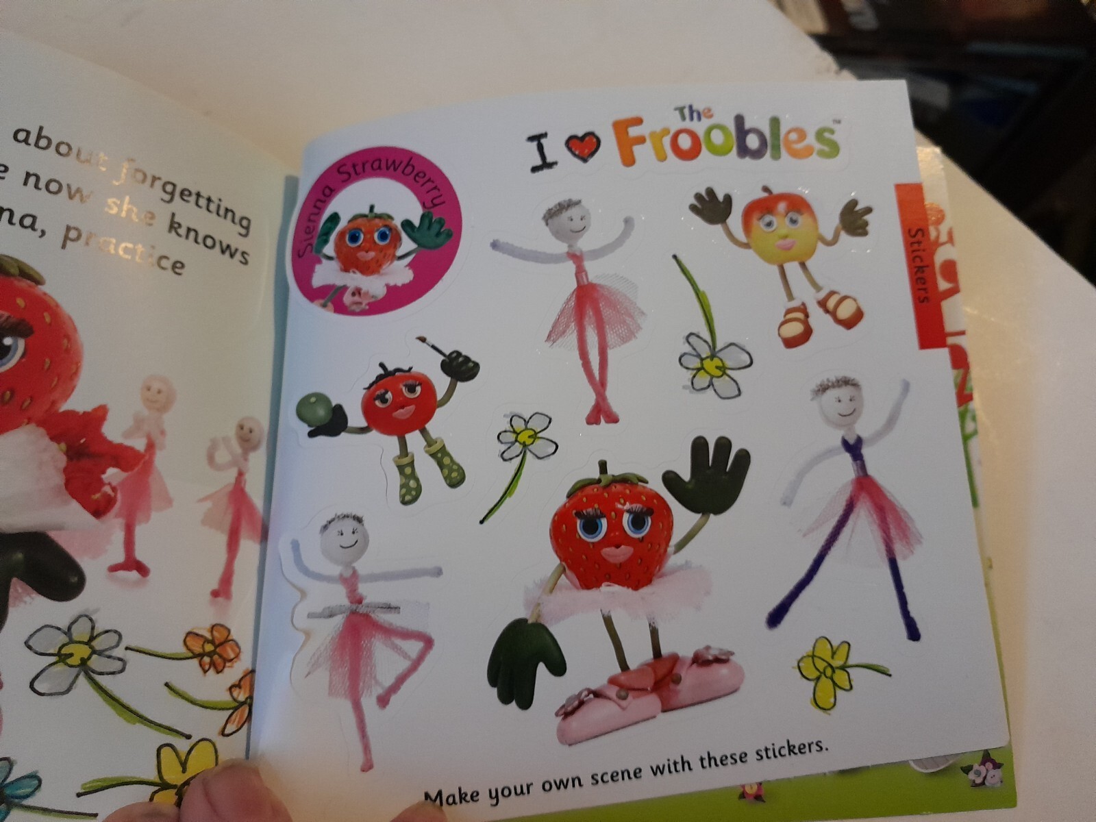 Sienna Strawberry & the ice palace ballet (The Froobles) Ella Davies ...