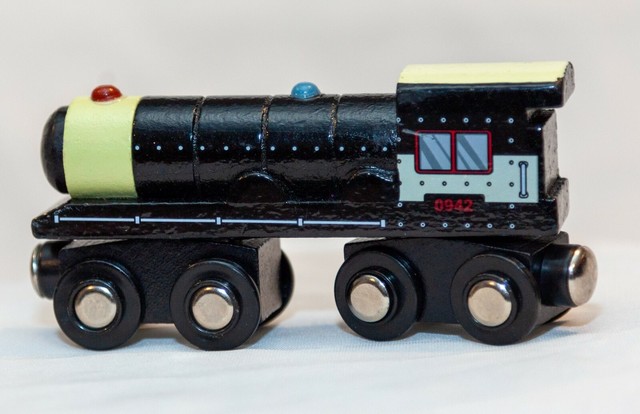 2017 Maison Joseph Battat Green Wooden Train 2 Cars W/ Magnetic #47. O4 ...