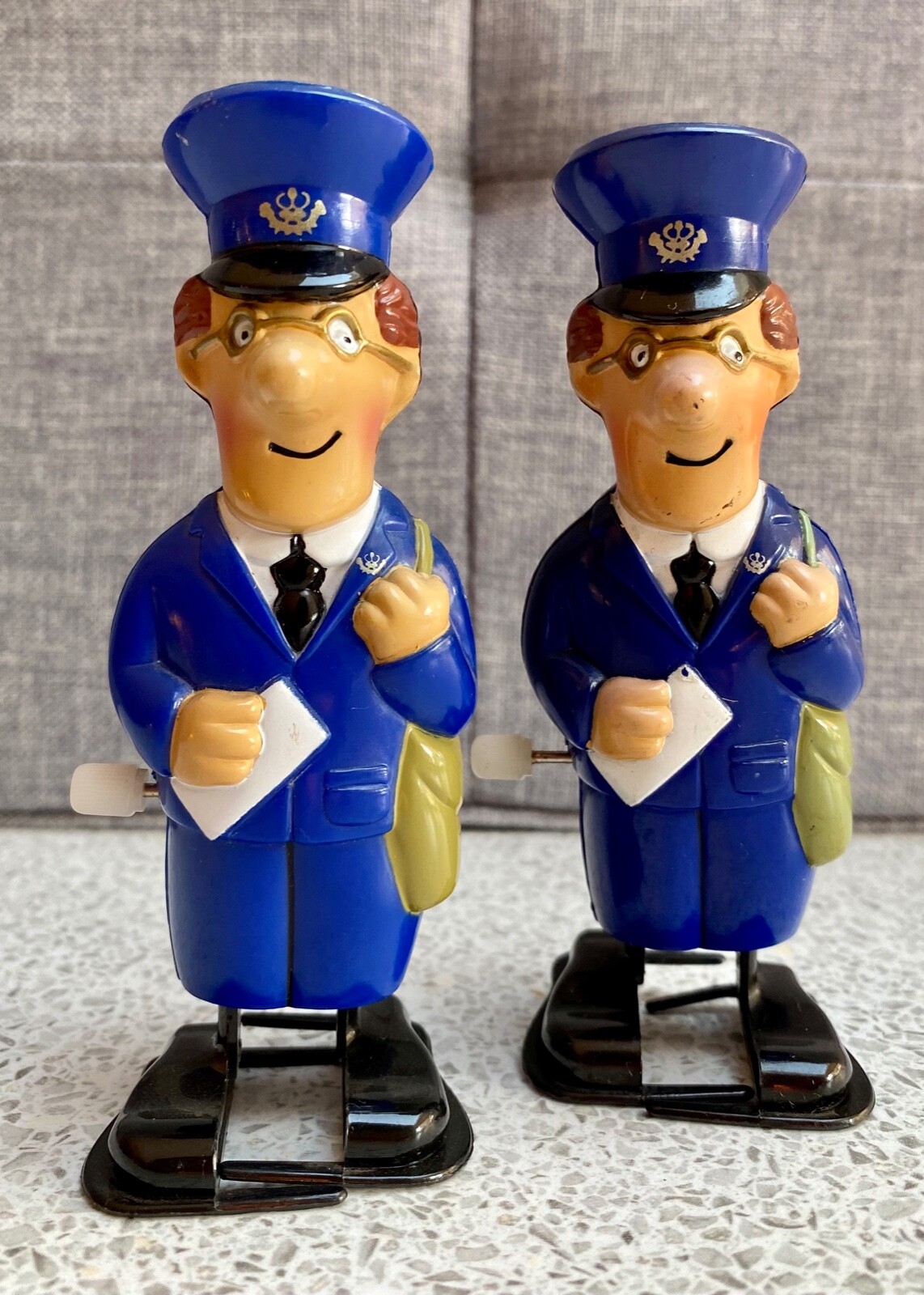 SET OF 2x VINTAGE POSTMAN PAT WIND UP FIGURINES ERTL 1984 BOTH IN ...
