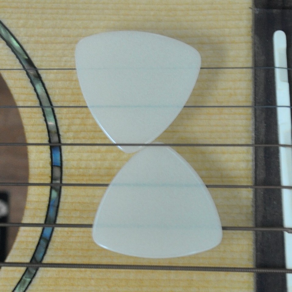 100pcs HEAVY 0.96mm Big Rounded Triangle Celluloid Guitar Picks Glow In ...