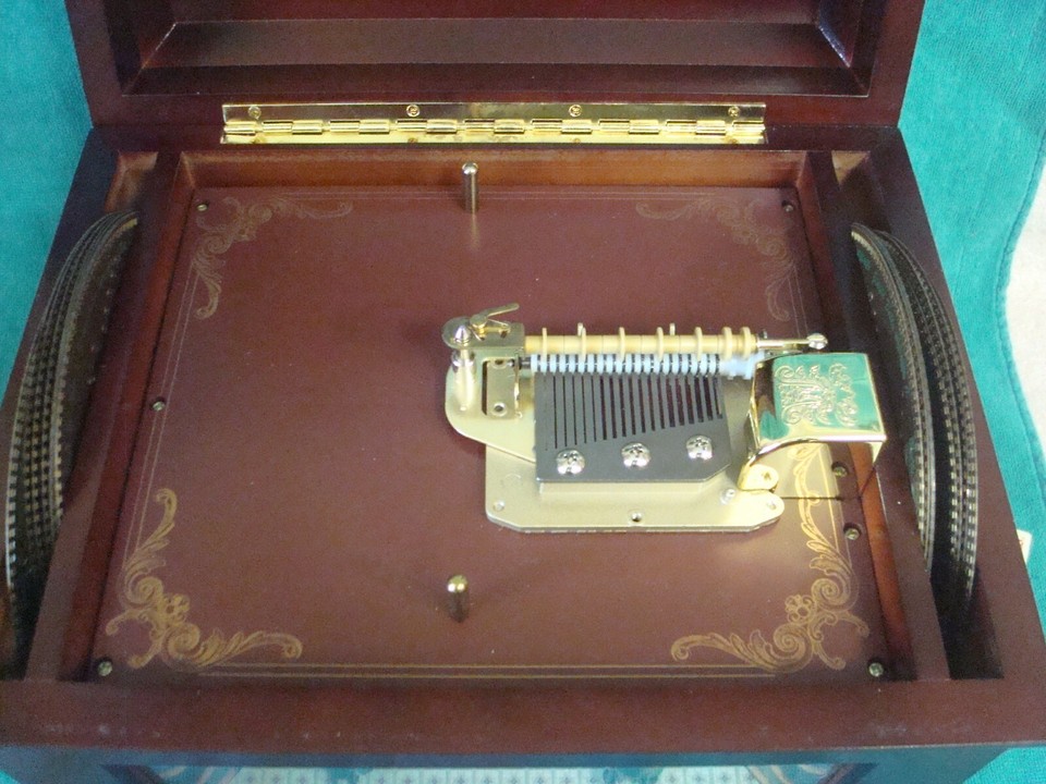 Mr. Christmas Mechanical Music Box w/16 Discs - Animated Dancers (Item ...