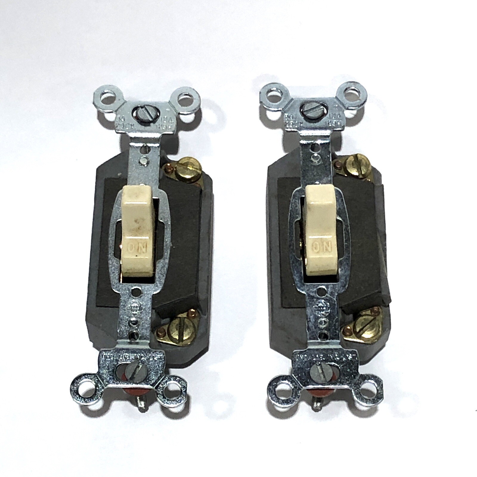 * HUBBELL 8801 FLUSH TOGGLE SWITCH 1P 5A-250V 10A-125V PORCELAIN BASE P ...