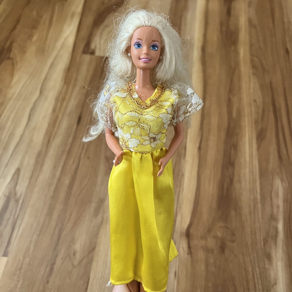 Vintage Barbie Doll Mattel 1966 Licensed 1976 Moveable Body Twist Ball ...