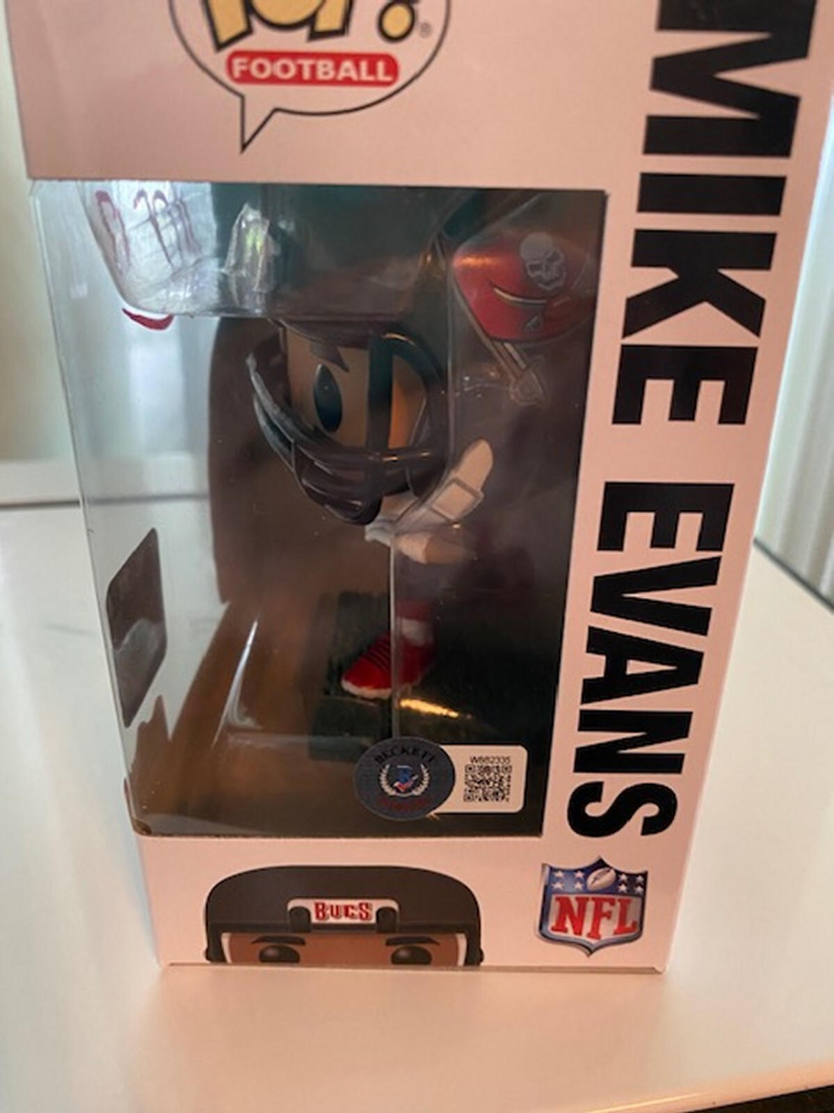 MIKE EVANS TAMPA BAY BUCCANEERS SIGNED FUNKO POP w hard display case ...