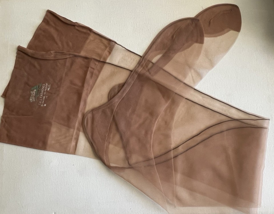 Gorgeous Vtg Unworn Isis Dark Seamed Stockings - Cuban Heel - 11 - 34” - 15 -15 | eBay